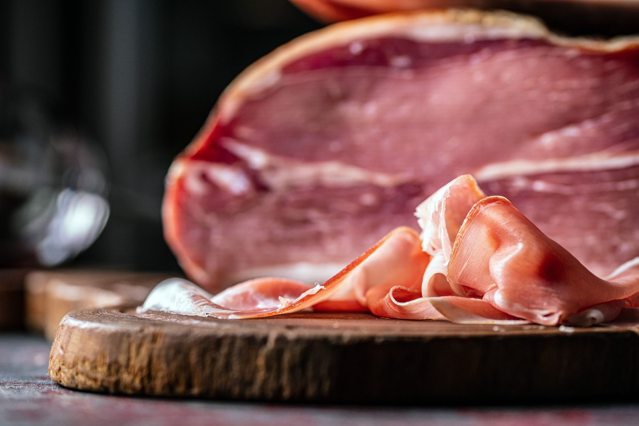 Qual’è il miglior prosciutto crudo d’Italia? Eccellenze a confronto | Conad
