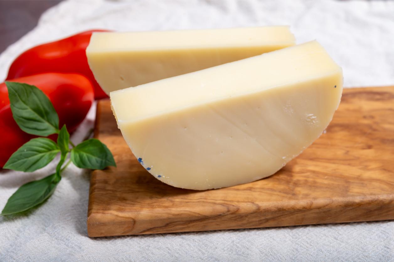 Provolone Valpadana DOP: storia, caratteristiche e tipologie | Conad